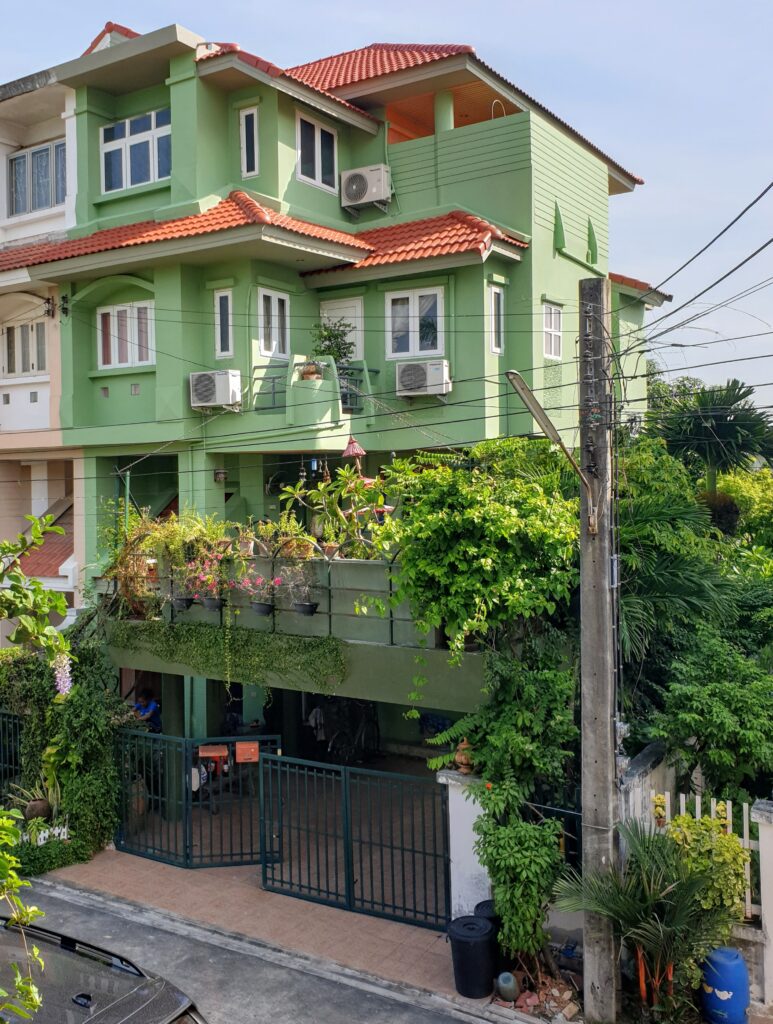 Lovely House for Rent: Bangkok (Pattanakarn) - Noah Shepherd